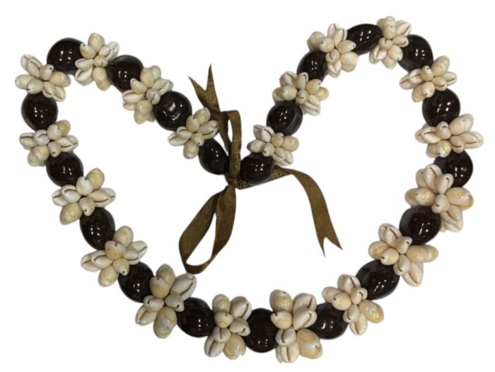 30″ Brown Kukui nut w/ Sigay Shell Lei, 80pcs/cs, MOQ-5pcs/bag – JKW LLC